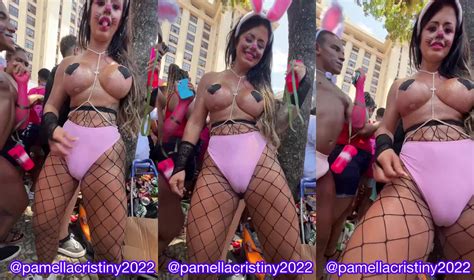 Bucetuda No Carnaval 2023 Mostrou A Buceta Carnuda No Meio De Todo