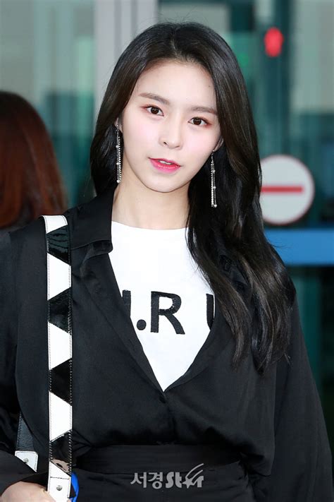 Clc씨엘씨 엘키 이 예쁨 실화냐 공항패션 서울경제