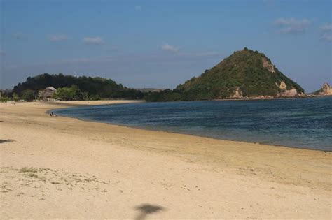 Mengunjungi Pantai Kuta Mandalika Semasa Pandemi TelusuRI