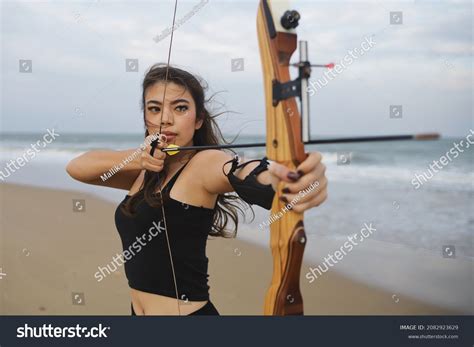 Archery Fast Shooting Girl