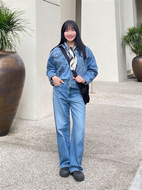 ดูไอเดียสไตล์การแต่งตัวสำหรับ「ยีนส์ ทรงกว้าง ขาตรง、เสื้อเชิ้ต ผ้าเดนิม ทรงหลวม แขนยาว」 Uniqlo Th