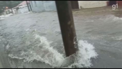 V Deos Chuva Forte Em Rio Claro Causa Diversos Pontos De Alagamento