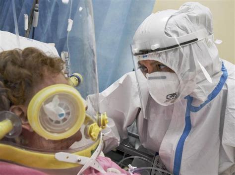 Covid In Italia Superati I Mila Morti Ospedali Sotto Pressione Corriere It