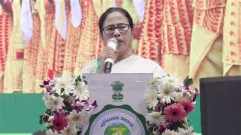 Mamata Banerjee ‘‌কারও কাছে ভিক্ষা করতে হবে না‌ ‘লক্ষ্মীর ভাণ্ডার