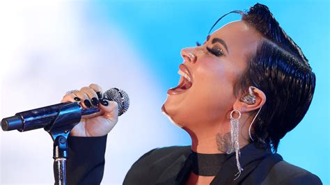 What Are Demi Lovatos Pronouns
