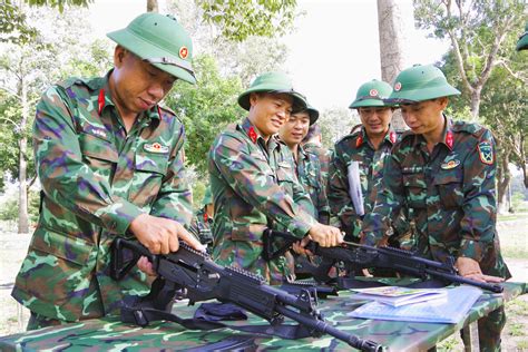 Quân đội Thay Mới Súng Tiểu Liên Stv