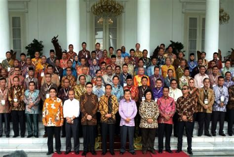 Jokowi Kampanye Pakai Uang Negara LampuHijau