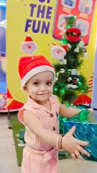 श्रावी आजीला गिफ्ट कशी देतीय छोटीशी Cute Santa 😍 Christmas Game
