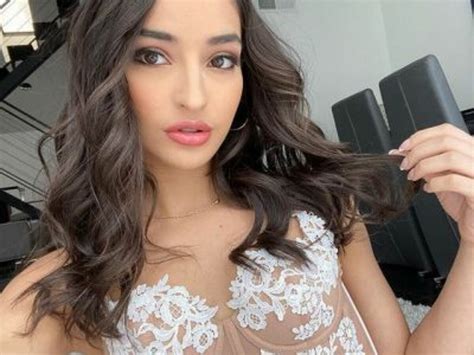 Emily Willis Measurements Body Wiki Body Size Appearance Net Worth