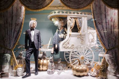 Как украсить магазин и витрины на Новый год 2025 50 фото идей Window Display Shop Window