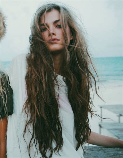 Coiffure cheveux longs bouclés automne hiver 2018 Coiffure cheveux