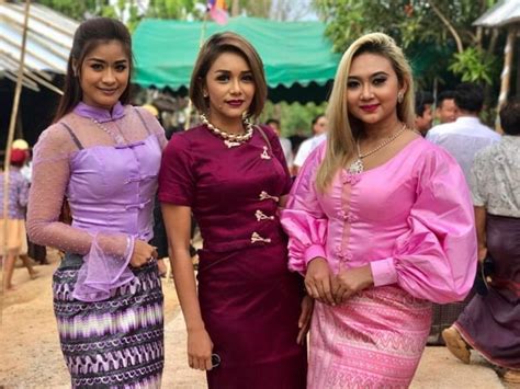 မြဝတီ ဘုရားထီးတော်တင်ပွဲရောက်နေတဲ့ နဒီဝင့်နိုင် Myanmarload