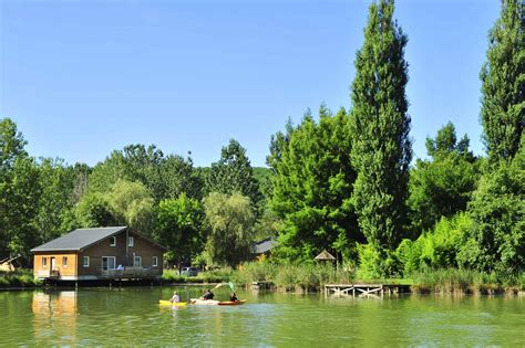 Résidence Vacances St Amand De Coly Les Cottages Du Lac