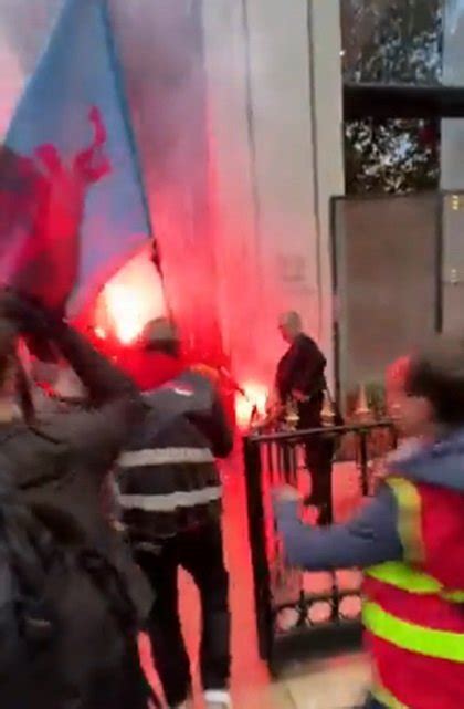 Protestos em Paris manifestantes vão às ruas e invadem lojas de luxo