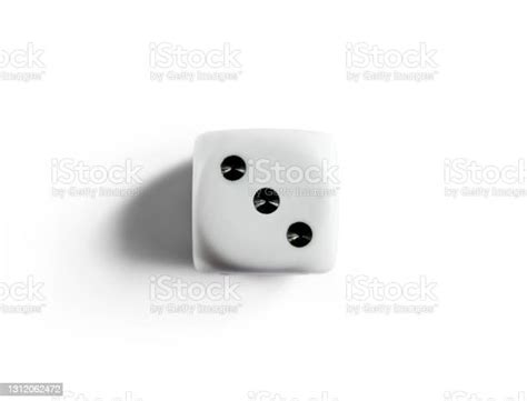 깨끗한 주사위에 숫자 3 맨 위 보기입니다 흰색 배경입니다 가능성에 대한 스톡 사진 및 기타 이미지 가능성 기회 도박 Istock