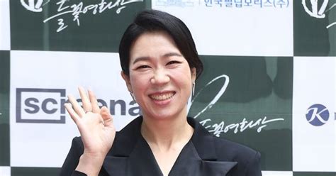 St포토 염혜란 미소에서 느껴지는 행복