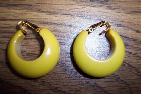 Vintage Bakelite Butterscotch Hoop Clip Earrings Bold And Beautiful 101