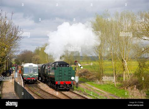 B Of B Class Loco 257 Squadron Passes Br Class 108 Dmmu At Wittersham
