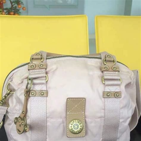 กระเป๋า Kipling มือสอง สภาพ 99 สวยมาก ทรงหมอน Shopee Thailand