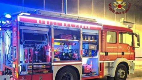Incendio In Un Appartamento Morto Intossicato Un Uomo Di 55 Anni