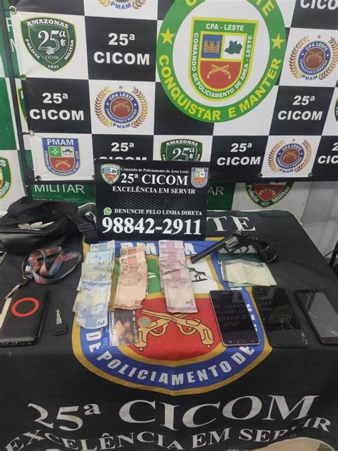 PM detém dois homens aparelhos celulares e simulacro de arma de