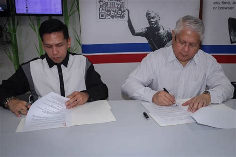 Tmt Nurses Sign Moa The Manila Times