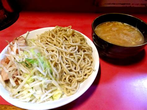 激ウマ！歌舞伎町二郎の「つけ麺」野菜マシマシ ラーメン二郎 新宿歌舞伎町店 牛丼も飲み物です。