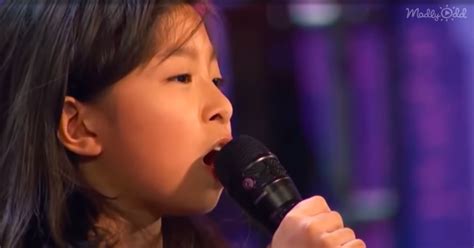 Powerful Tiny Singer Gets Golden Buzzer On Worlds Got Talent Stage