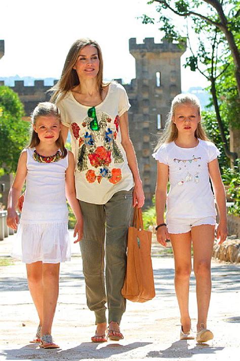Spanish Queen Letizia And Her Daughters Princess Leonor R And Infanta