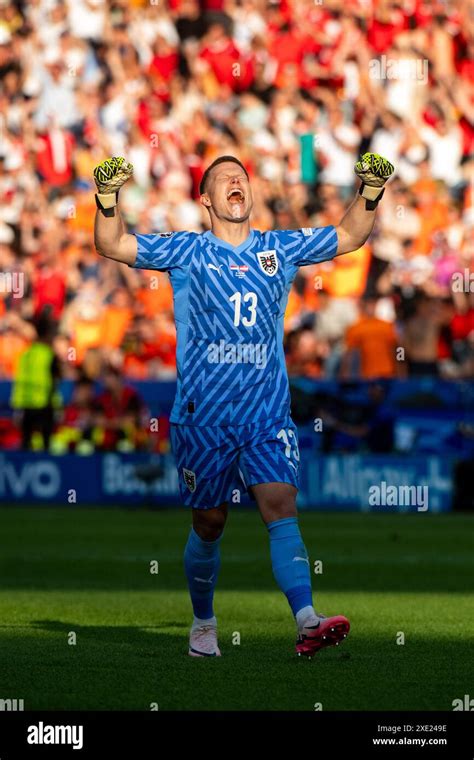 Patrick Pentz Oesterreich 13 Jubelt Ueber Das Tor Zum 2 3 Ger