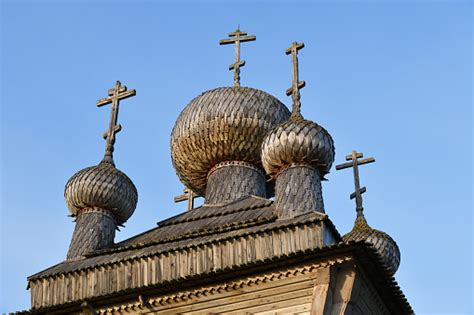 러시아 카렐리아 공화국 Virma에 있는 베드로와 바울의 목조 교회 0명에 대한 스톡 사진 및 기타 이미지 0명 가을