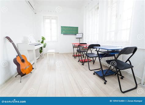 Modern Daylight Classroom For Teaching Music Guitar White Piano And
