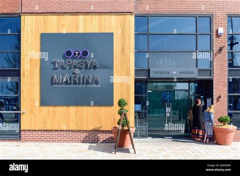 Tapasya Marina Banque De Photographies Et Dimages à Haute Résolution