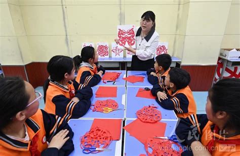 山东滕州：多彩课程促成长 人民图片网