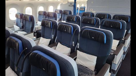 Aan boord van de eerste KLM-vlucht met de nieuwe Premium Comfort Class ...