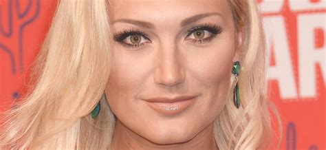 Hulk Hogans Daughter Stuns In Bikini With Dad Tribute