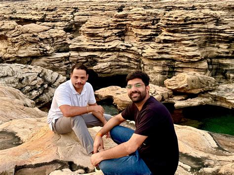 Mohit Dadheech गर टूट कर चाहोगे किसी को तो चाह कर टूटना भी होगा … ️