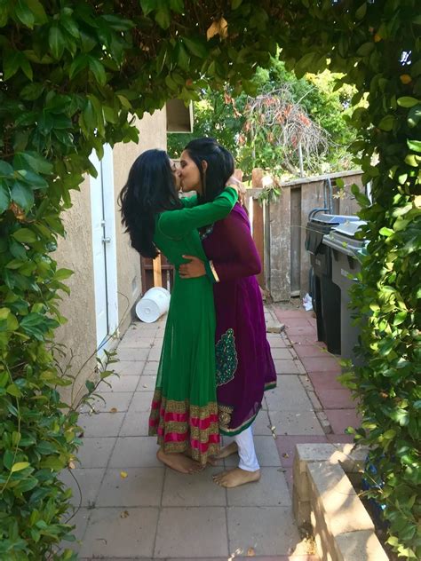 Two Pakistani Girls Kissing Scrolller