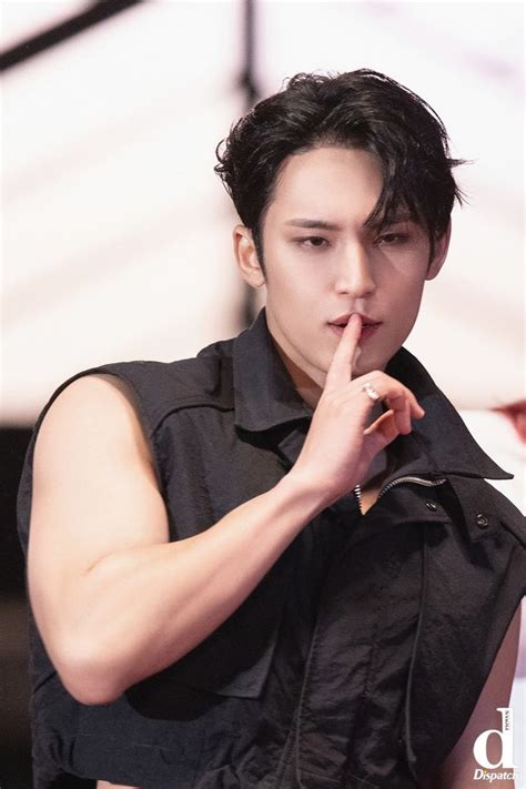 Pin By 𝓜 Closed On 세븐틴 Mingyu Seventeen Mingyu Seventeen