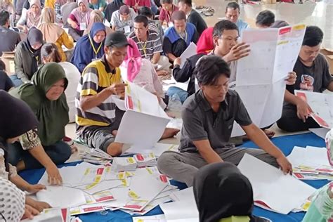 450 Pekerja Lepas Terlibat Dalam Penyortiran Dan Pelipatan Surat Suara