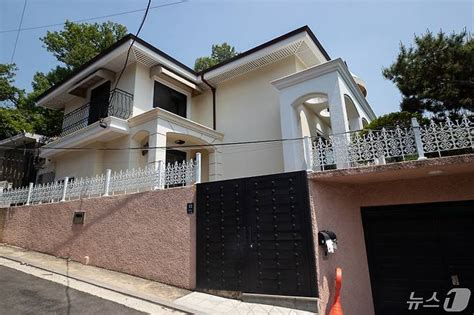 박근혜 옛 내곡동 사저 매물로 38억 원