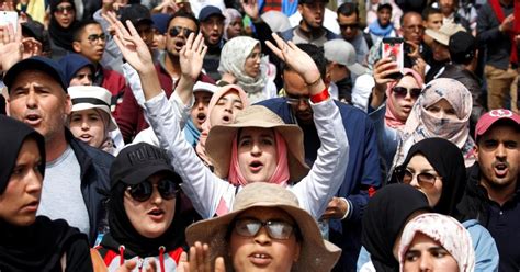 مسيرة جديدة لآلاف المعلمين المغاربة في الرباط اندبندنت عربية