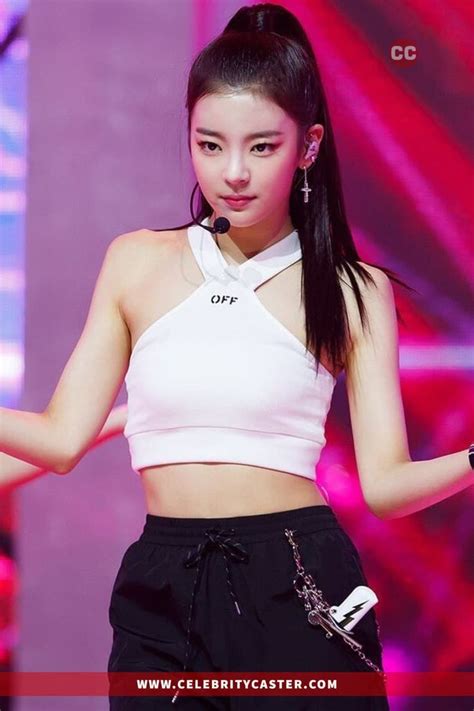 Lia ITZY Height Weight Age South Korean Celebrities