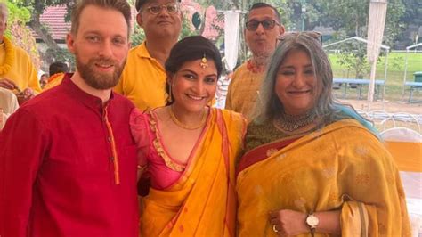 Tollywood Marriage এক বিদেশির হাতে মেয়েকে সঁপে দিলেন পরিচালক