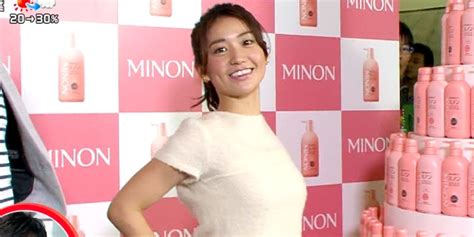 大島優子ちゃんが着衣でおっぱい強調ポーズ！ Akbと坂道の画像まとめブログ ガゾ速！