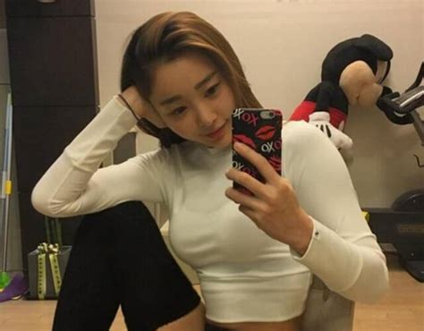 普拉提女神长腿逆天 热爱健身翘臀抢眼