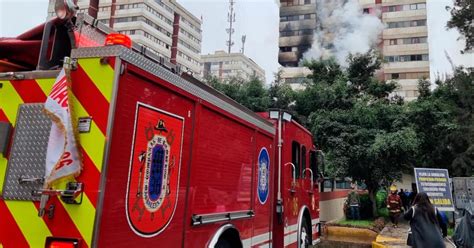 Bombero Se Encuentra En Uci Por Inhalar Humo En Incendio De La