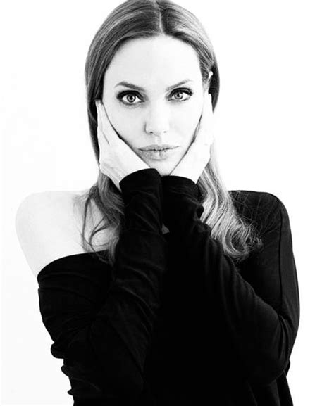 Effortless Beauty Of Angelina Jolie NUDE CelebrityNakeds