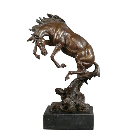 Cheval statue en bronze Meubles art déco Lampe Tiffany Fauteuil baroque Vase Médicis