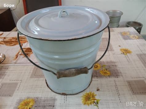 Стара емайлирана кофа с капак в Мопове кофи четки и метли в гр Враца Id41357711 Bazar Bg